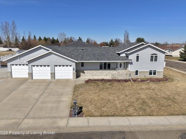 837 17th St E, Dickinson, ND 58601