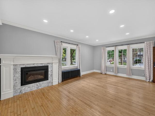 837 1st Street NW