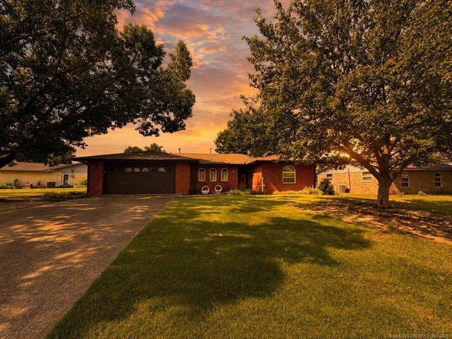 837 Concord Dr, Bartlesville, OK 74006