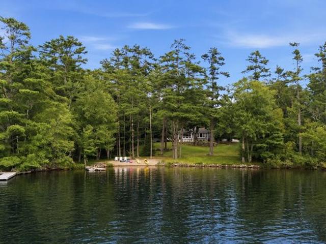 837 Atateka Dr, Chestertown, NY 12817