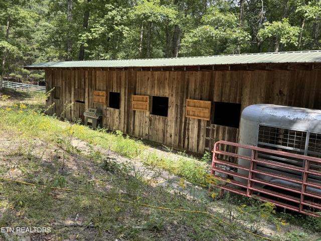 837 Bear Hollow Rd
