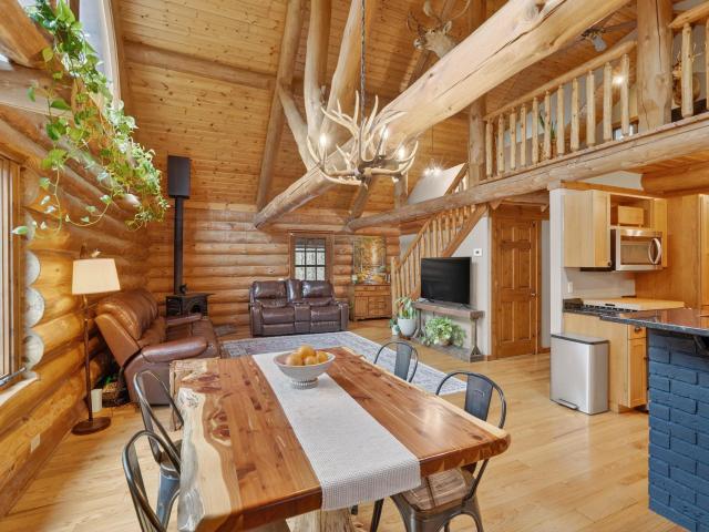 837 E Whitetail Drive