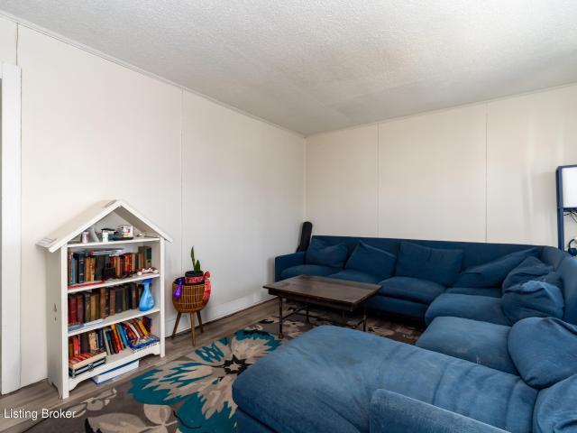 837 E Burnett Ave