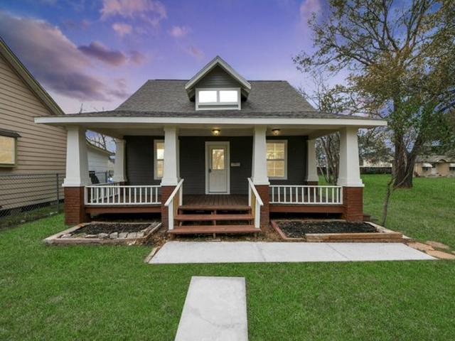 837 Fowlkes St, Sealy, TX 77474