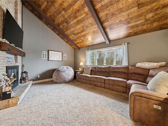 837 Magnolia Ln