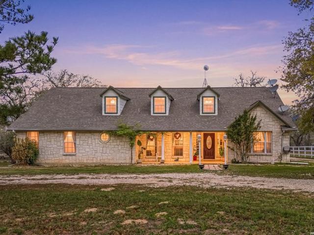 837 Paddy Rd, Floresville, TX 78114