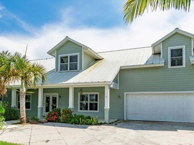 8389 SE Woodcrest Pl, Hobe Sound, FL 33455