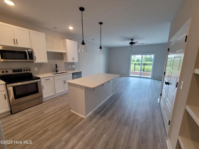 8381 Paramount Point