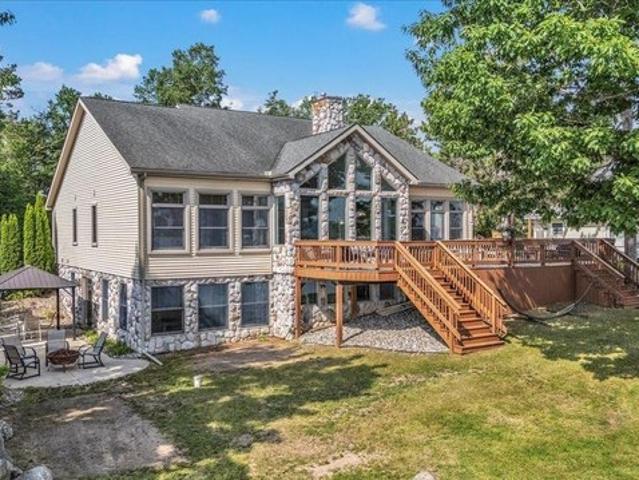 8382 Grace St, Hale, MI 48739