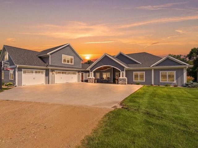 8382 th Ave NE, New London, MN 56273