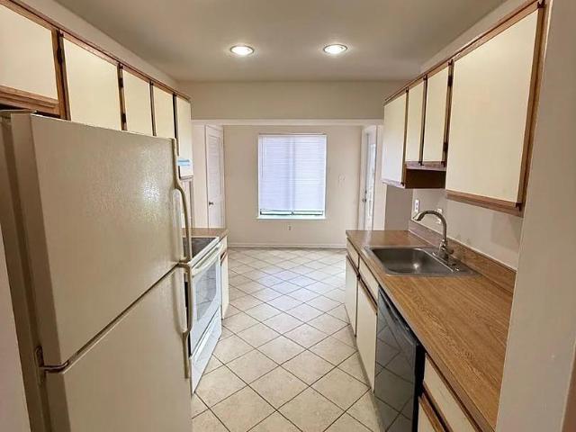 8383 Buttress Lane # 102