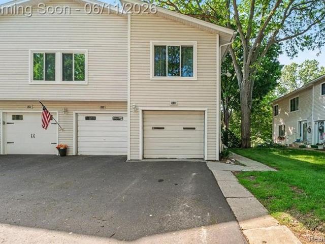 838 Corners Ct, Orion, MI 48362
