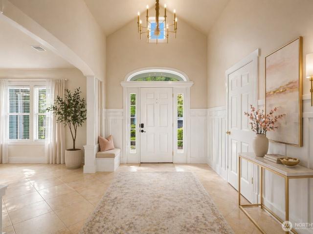 838 Gladstone Drive