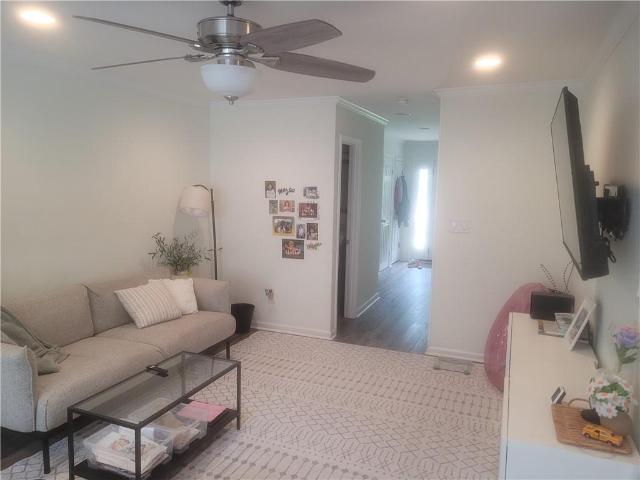 838 Heritage Square