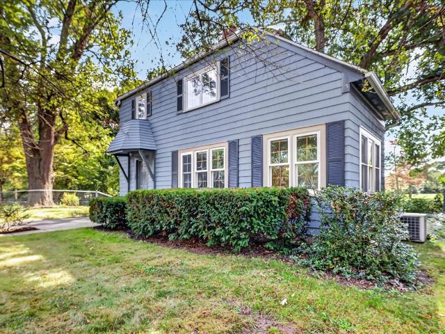 838 Lakeway Avenue
