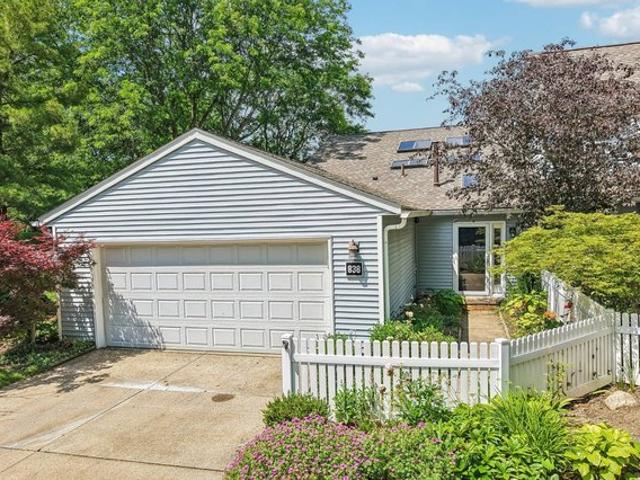 838 Lynnhaven Ln, Akron, OH 44313