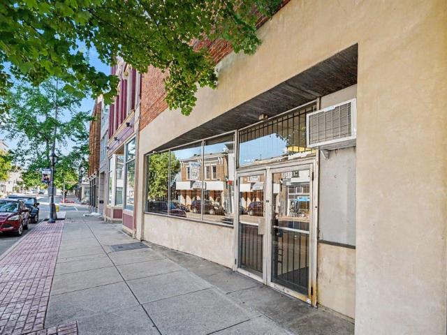 838 Monmouth Street