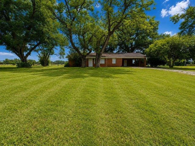 838 S Center St, Buffalo, TX 75831