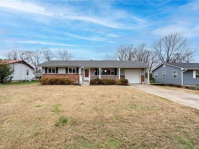 838 S Cherry St, Siloam Springs, AR 72761