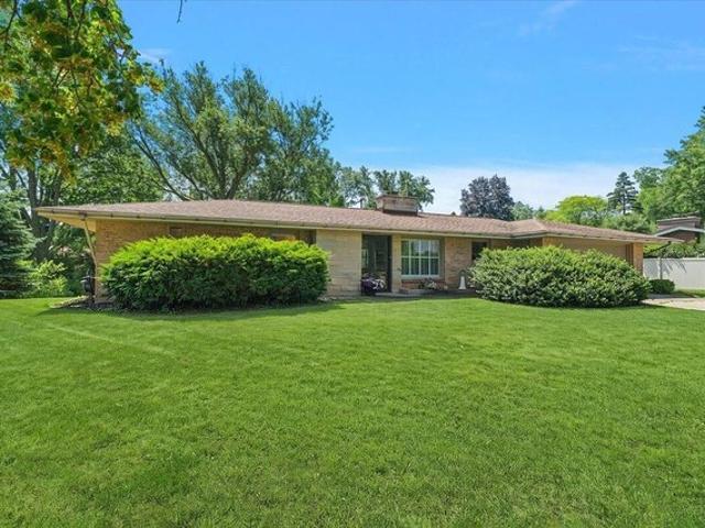 838 S Shore Dr, Holland, MI 49423