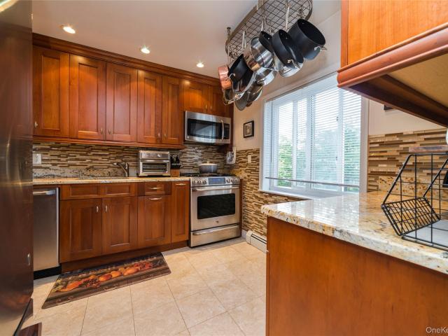 838 Pelhamdale Avenue 2H