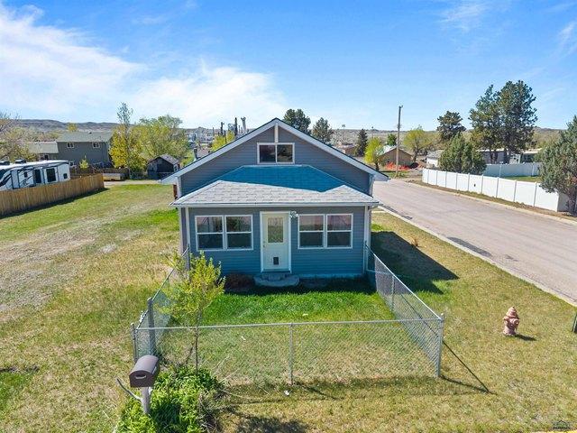 838 Wood St, Newcastle, WY 82701