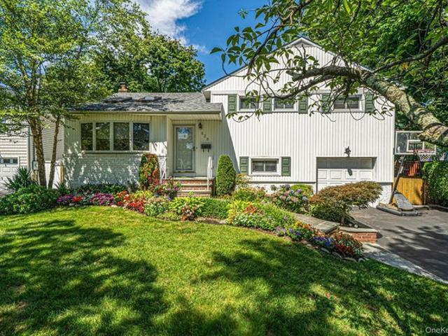 838 Virginia Ave, North Bellmore, NY 11710
