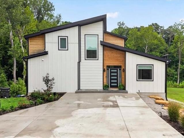 8395 NW Baker Cir, Kansas City, MO 64153