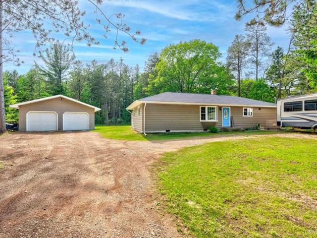 8395 P 5 Rd, Gladstone, MI 49837