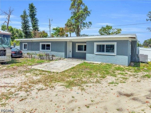 8396 Sevigny Dr, North Fort Myers, FL 33917