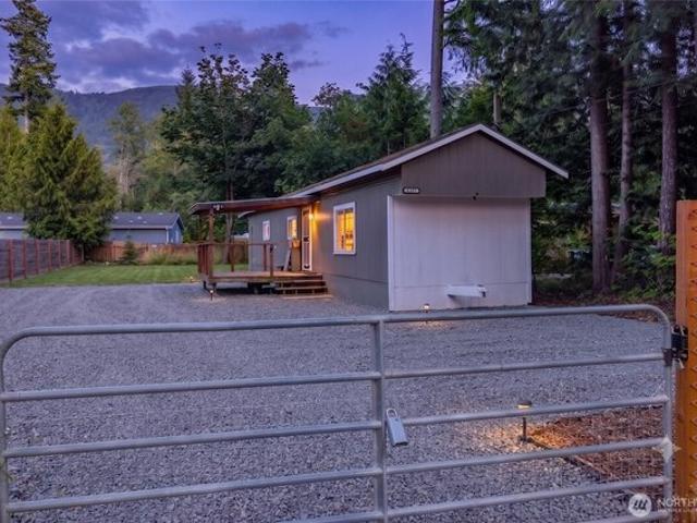 8397 Golden Valley Blvd, Maple Falls, WA 98266