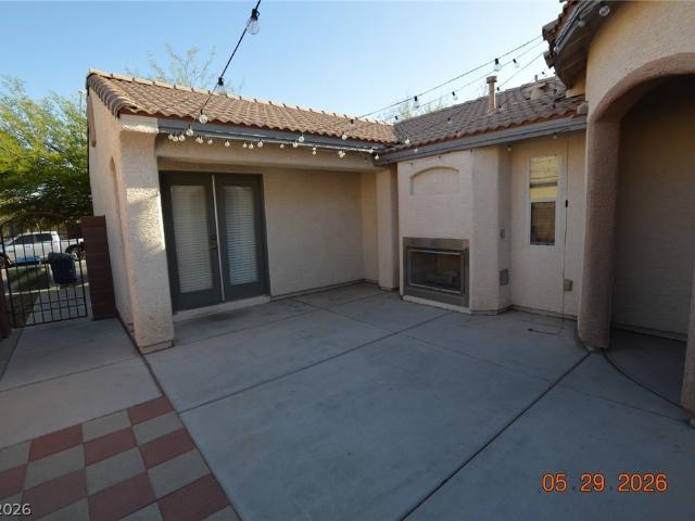 8398 hollywood hills avenue