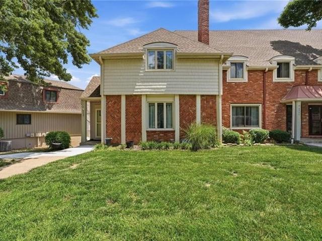 8399 NW Waukomis Dr, Kansas City, MO 64151