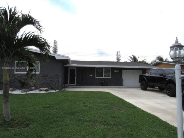 8390 10th St NW, Pembroke Pines, FL 33024
