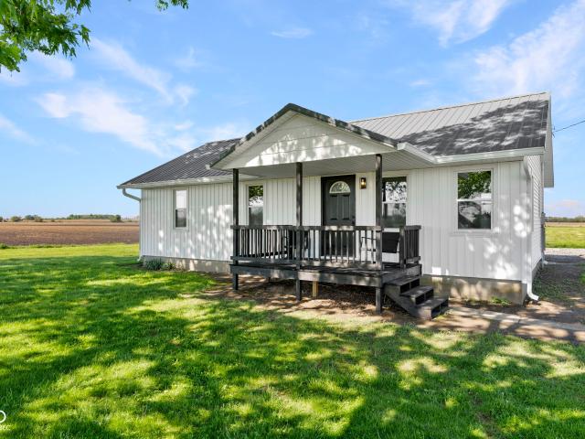 8391 N 400 W