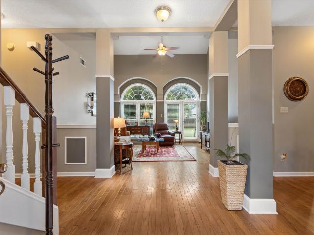 8392 kings trail cv