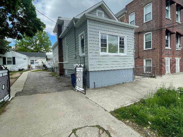 839 Clarence Avenue