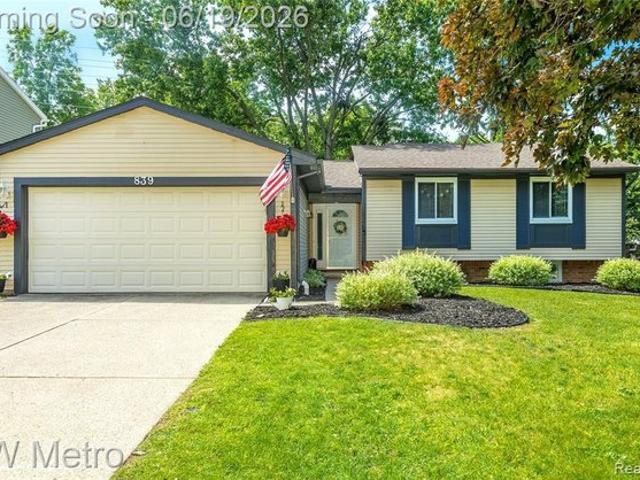 839 Dressler Ln, Rochester Hills, MI 48307