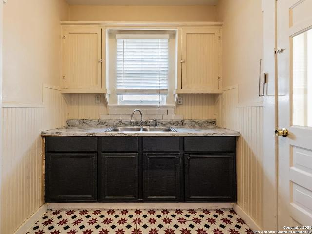 839 W Russell Pl, San Antonio, TX 78212 | MLS #1909 | Compass