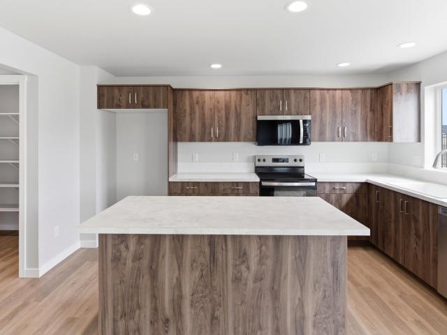 839 Thunderbolt Dr