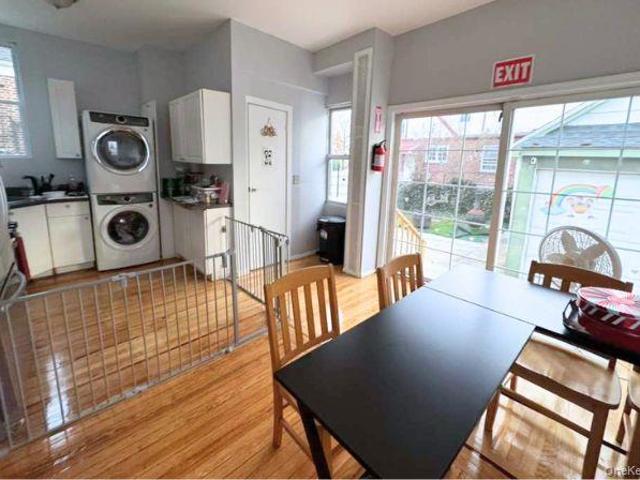 87 40 th Street