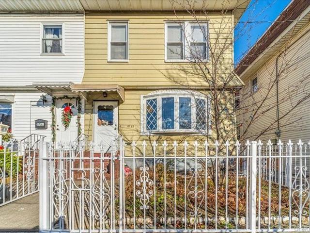 87 63 th St, Richmond Hill, NY 11418