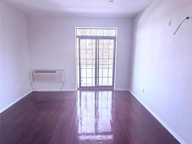 87 85 th Street