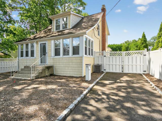 87 8th Ave, Huntington Station, NY 11746 | MLS #979489 | Compass