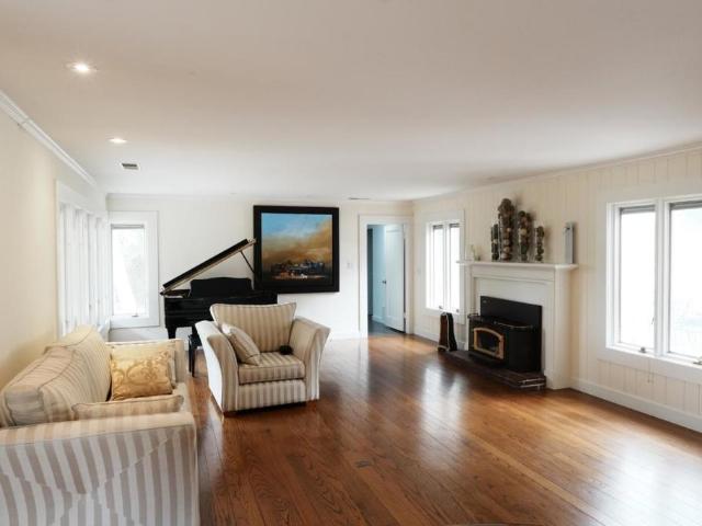 87 Tara Road