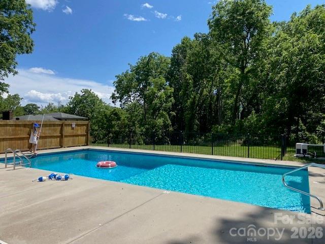 87 W Oakview Road