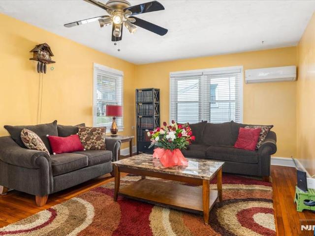 87 W Forest Avenue