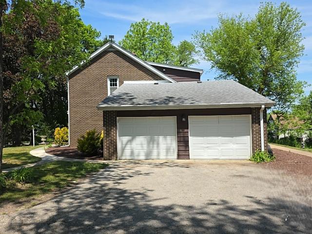 87 W Surrey Lane