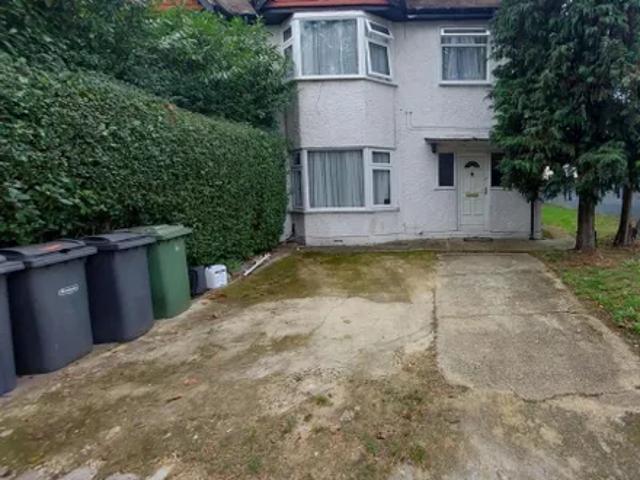 87 Whitchurch Lane, London, HA8 6QR, United Kingdom | Room for rent #168056470 | Rentberry