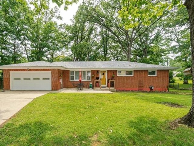 87 Woodhill Ct, Decatur, IL 62521